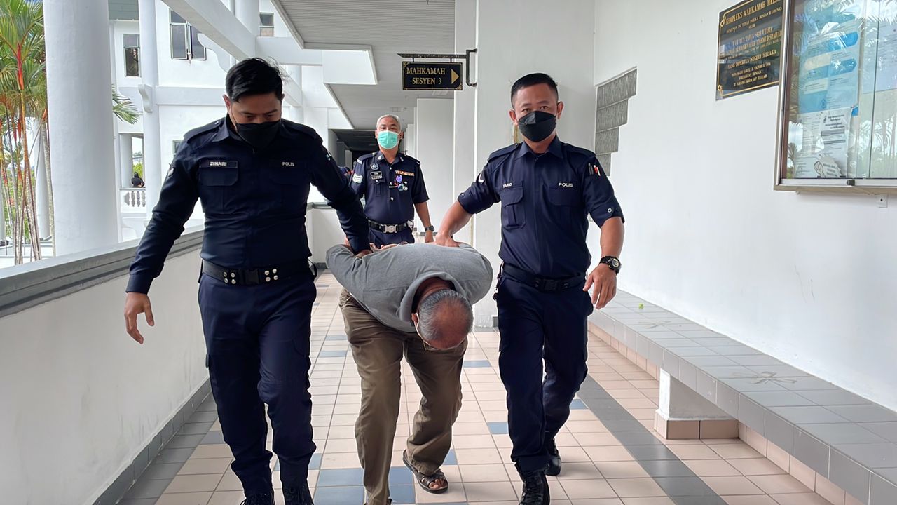 Mayat Reput Tergantung Pada Dahan Pokok Hampir Sebulan