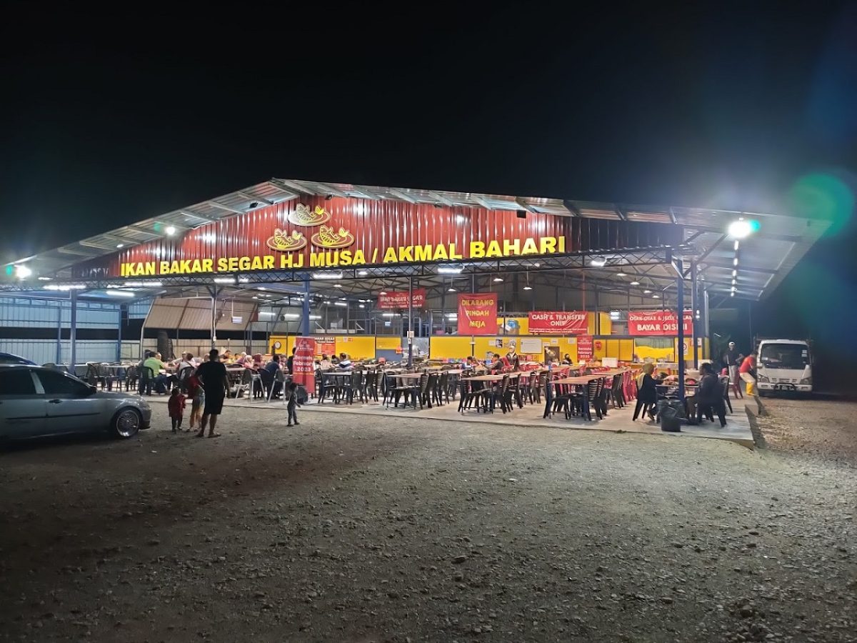 13 Tempat Makan Best Seafood Di Melaka Tengah, Melaka