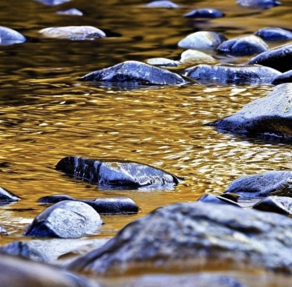 13 Gambar Gunung Emas Muncul Dari Sungai Furat