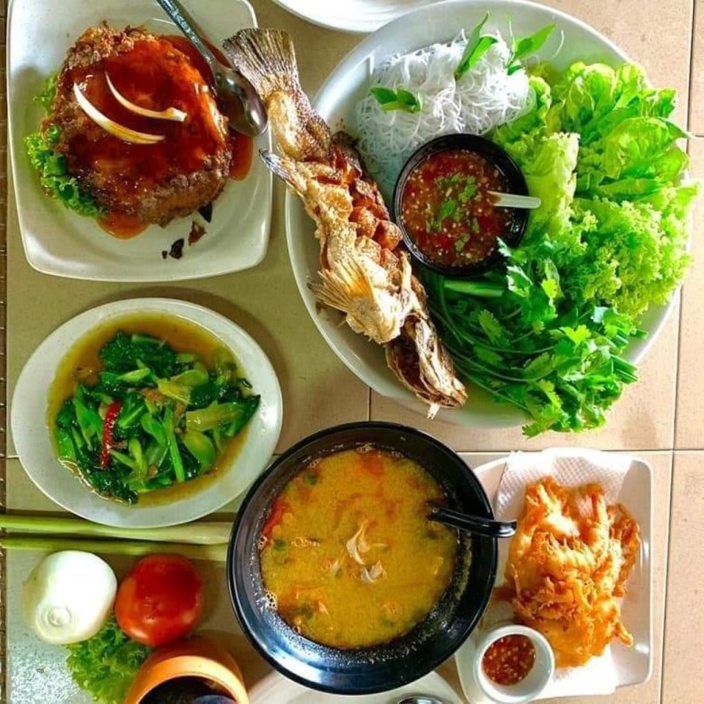 13 Tempat Makan Malam Best di Lumut, Perak